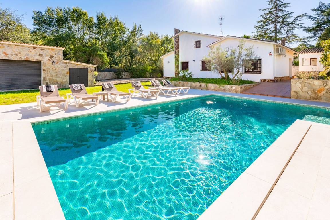 Villa ∙ 6 Habitaciones ∙ 12 Huéspedes - Sitges