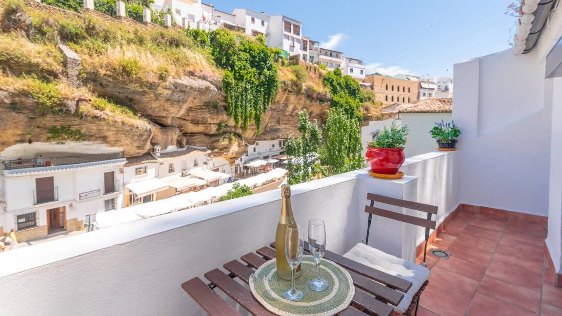 Ferienhaus ∙ 2 Schlafzimmer ∙ 4 Gäste - Setenil de las Bodegas