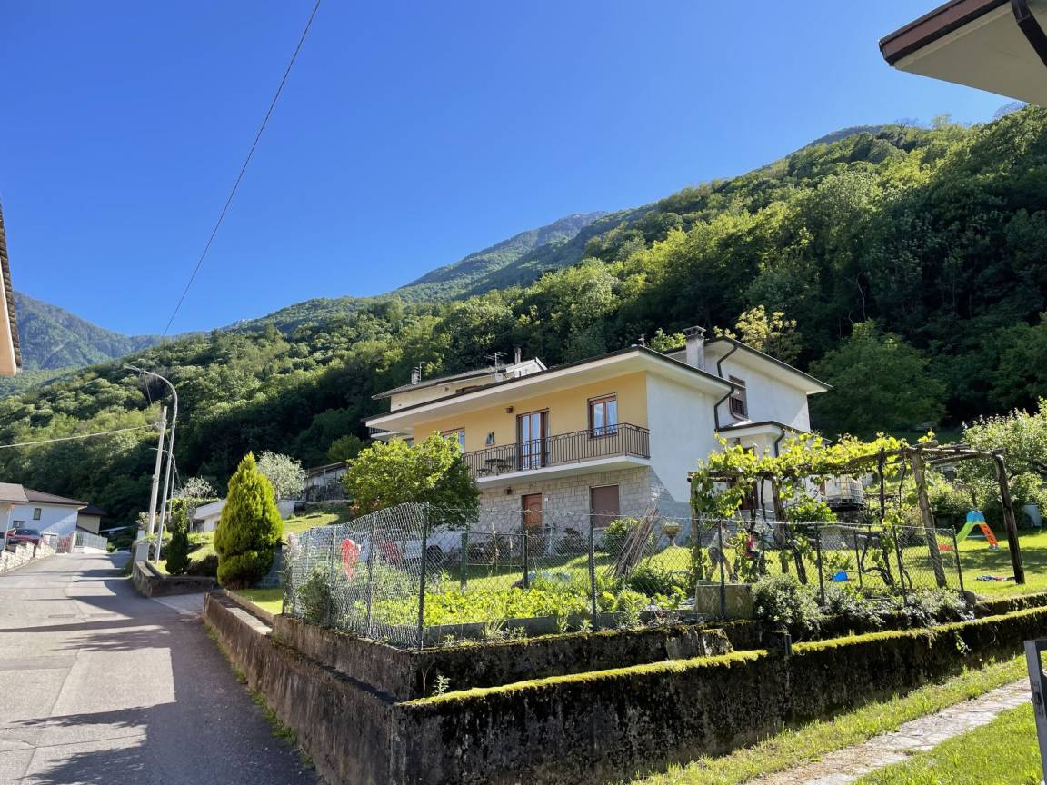 130 M² Apartment ∙ 3 Bedrooms ∙ 6 Guests - Chiavenna