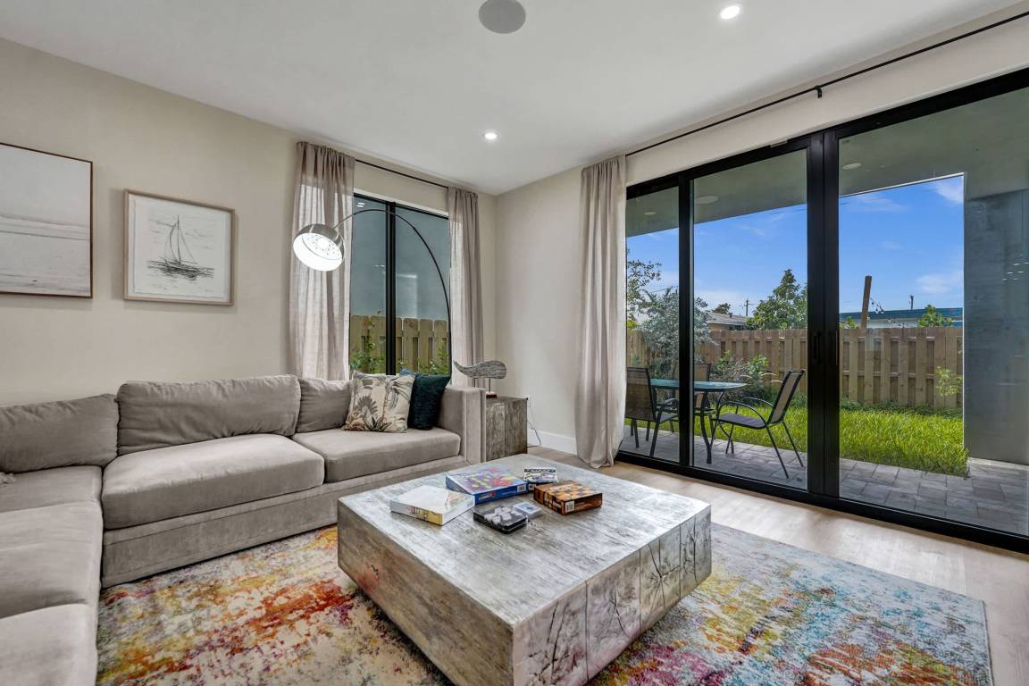 Apartment ∙ 4 Bedrooms ∙ 10 Guests - Coral Springs, FL