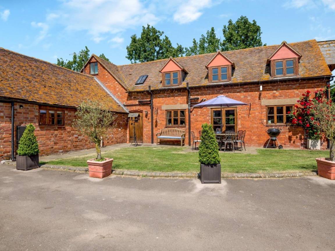 Cottage ∙ 4 Bedrooms ∙ 8 Guests - Tewkesbury