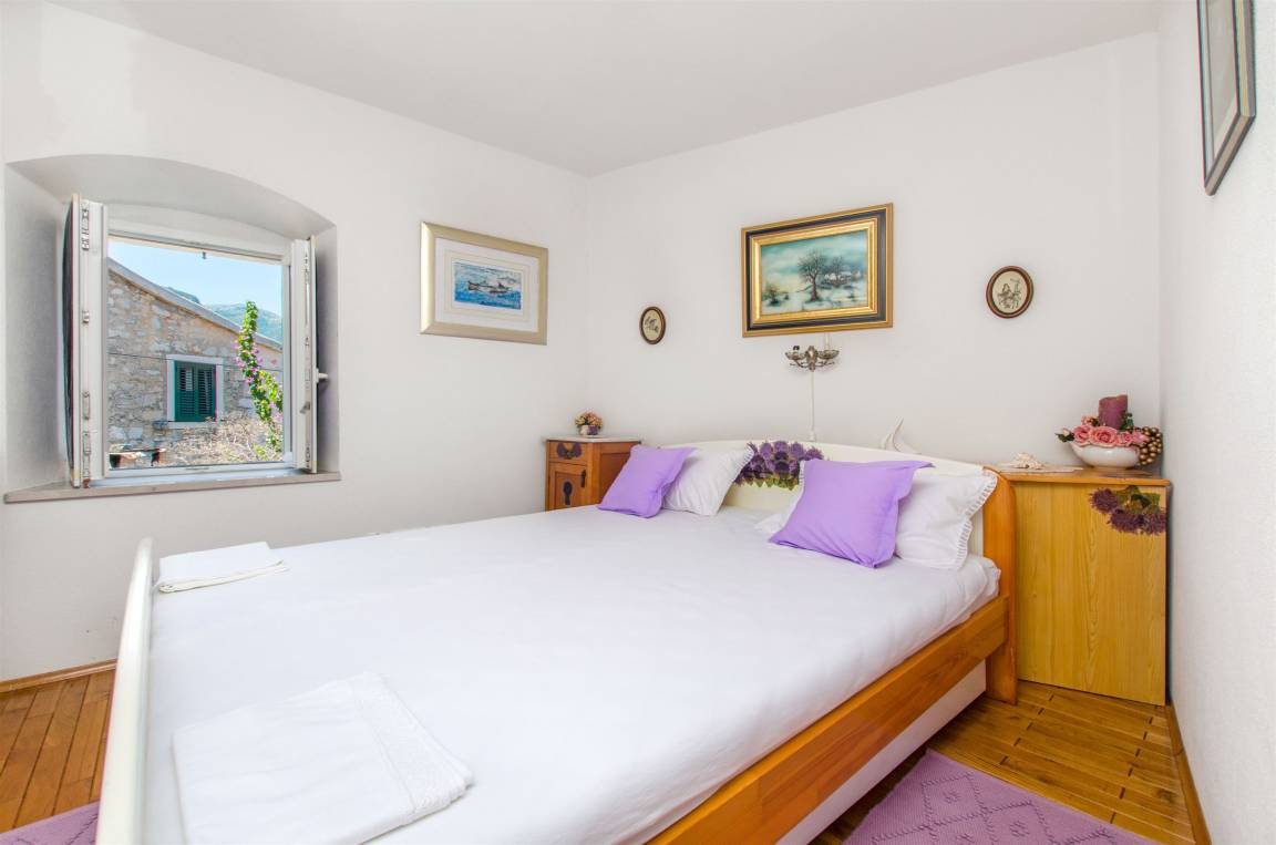 90 M² House ∙ 2 Bedrooms ∙ 4 Guests - Jelsa
