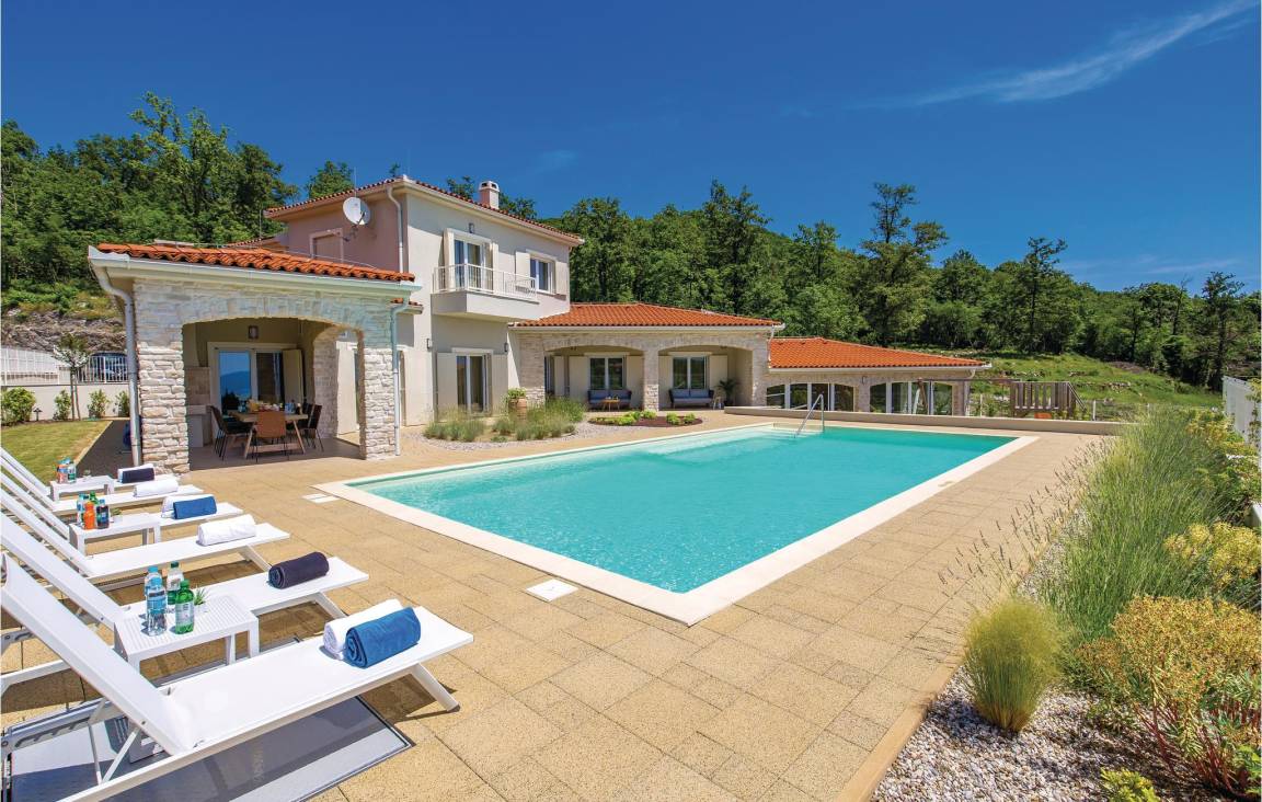 340 M² Ferienhaus ∙ 5 Schlafzimmer ∙ 10 Gäste - Lovran