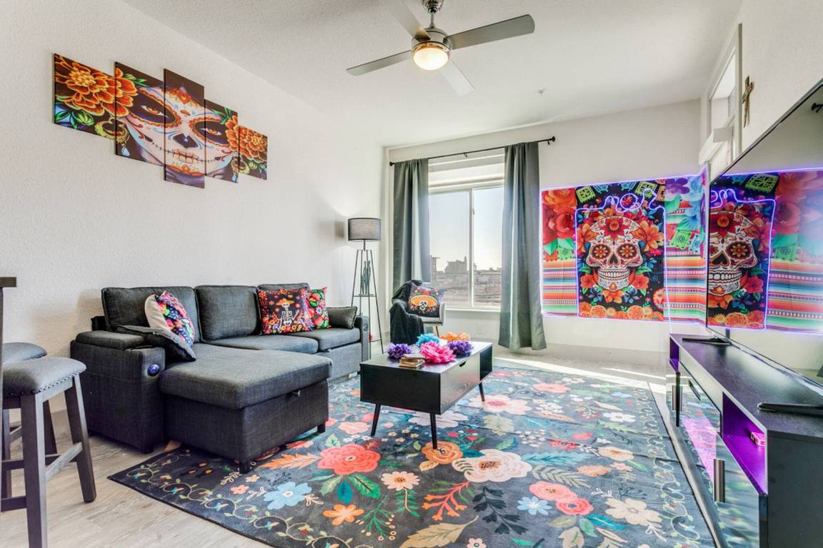 720 M² Apartment ∙ 2 Bedrooms ∙ 4 Guests - Alamo Heights, TX
