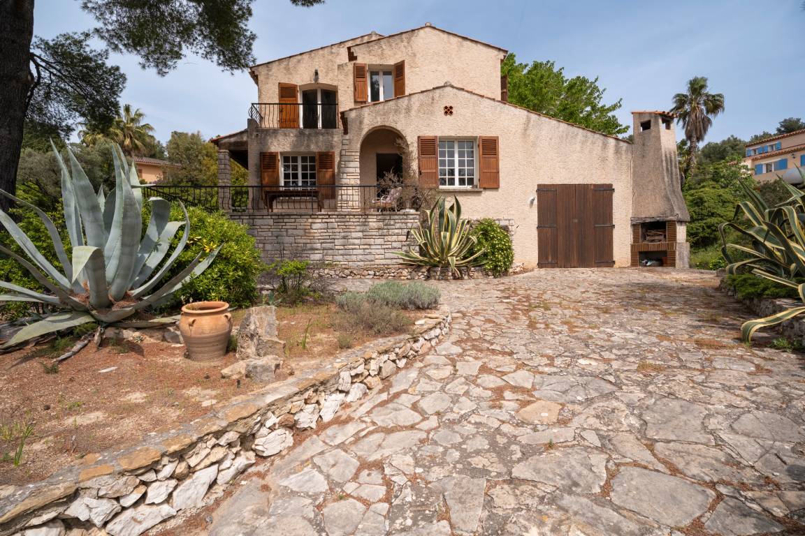 150 M² Villa ∙ 5 Bedrooms ∙ 9 Guests - Cassis