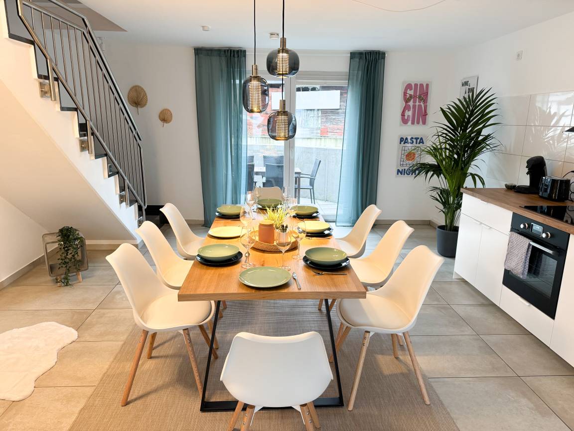 130 M² Apartment ∙ 3 Bedrooms ∙ 8 Guests - Leverkusen
