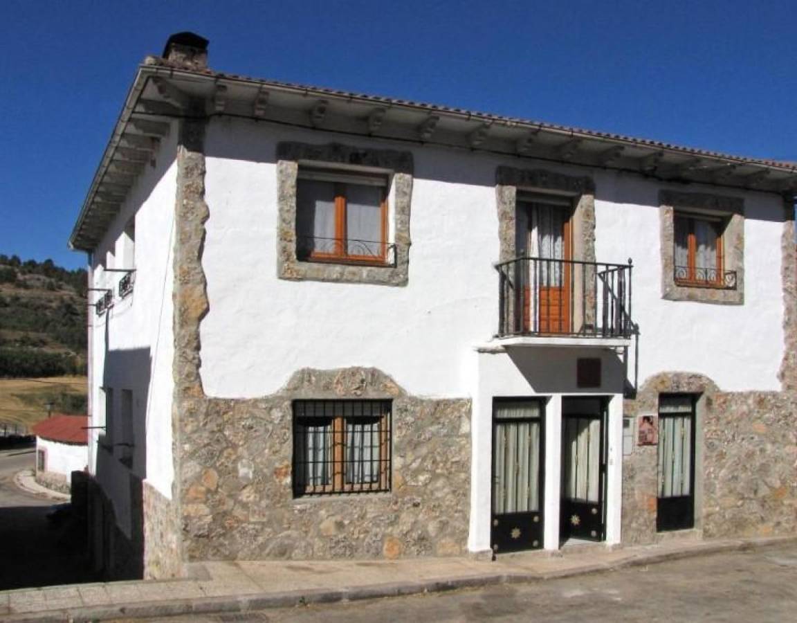 80 M² Ferienhaus ∙ 3 Schlafzimmer ∙ 6 Gäste - San Leonardo de Yagüe