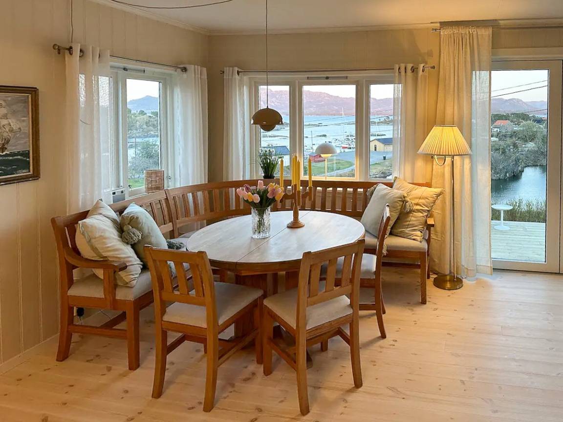 100 M² House ∙ 3 Bedrooms ∙ 8 Guests - Leirvik