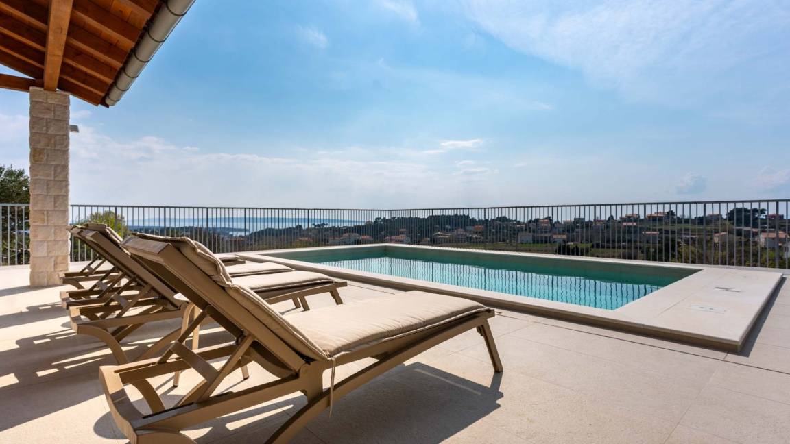 200 M² Villa ∙ 4 Bedrooms ∙ 8 Guests - Rab Island
