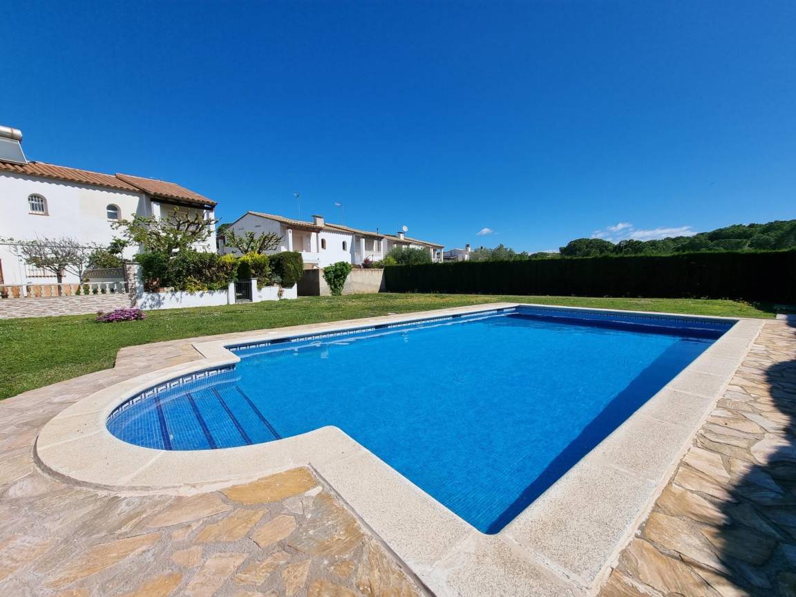 90 M² Maison De Vacances ∙ 3 Chambres ∙ 8 Personnes - L'Escala