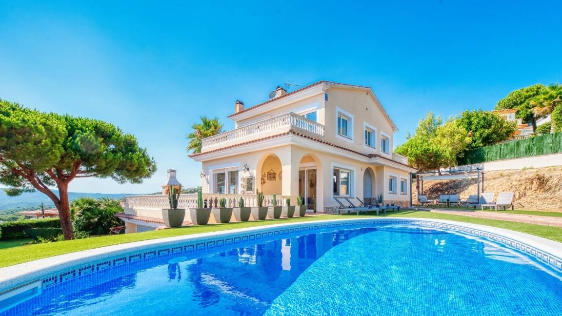 180 M² Villa ∙ 4 Chambres ∙ 12 Personnes - Blanes