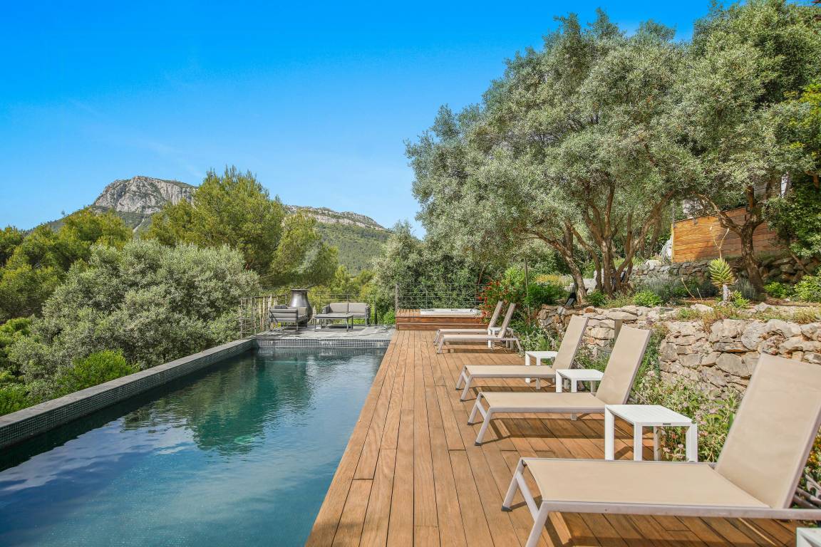 250 M² House ∙ 5 Bedrooms ∙ 10 Guests - Le Pradet