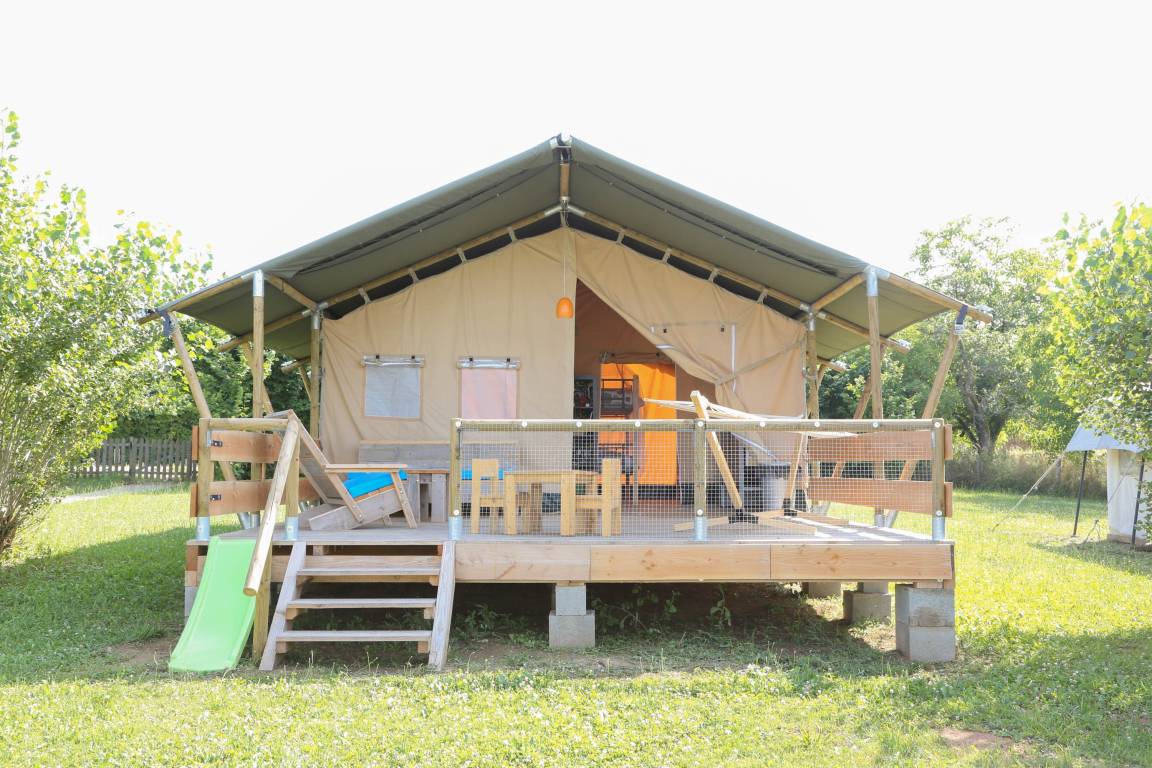 25 M² Camping ∙ 2 Chambres ∙ 4 Personnes - Souillac