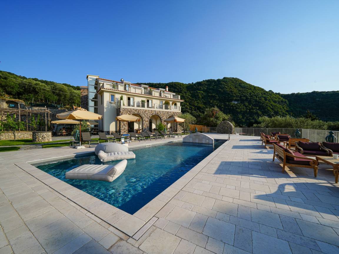 1000 M² Villa ∙ 6 Bedrooms ∙ 22 Guests - Sorrento