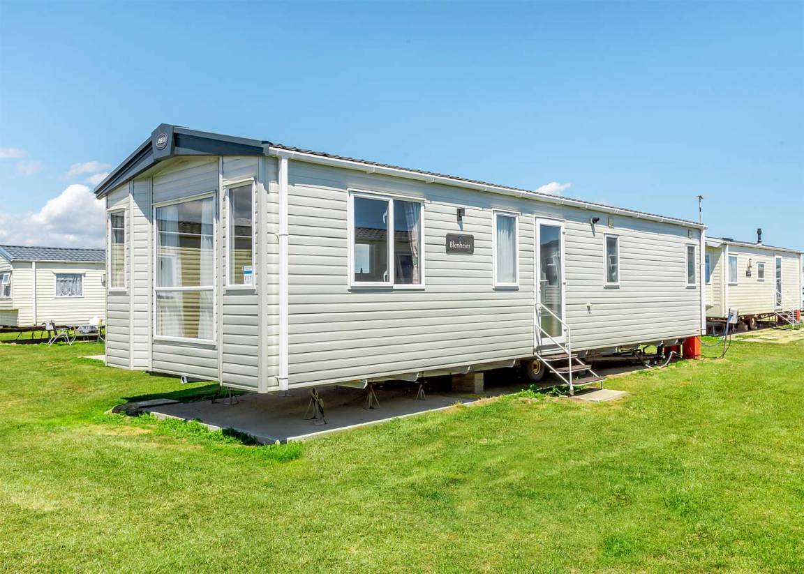 Caravan ∙ 2 Bedrooms ∙ 6 Guests - Isle of Wight