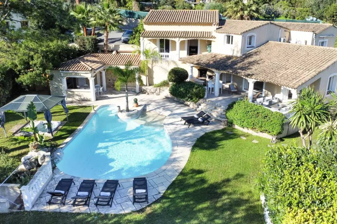 330 M² Maison De Vacances ∙ 6 Chambres ∙ 13 Personnes - Antibes