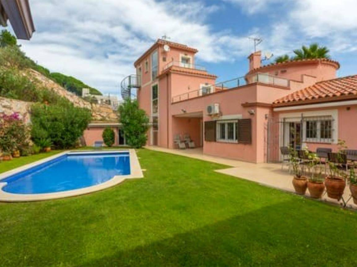 430 M² Villa ∙ 6 Bedrooms ∙ 12 Guests - Aigua Blava