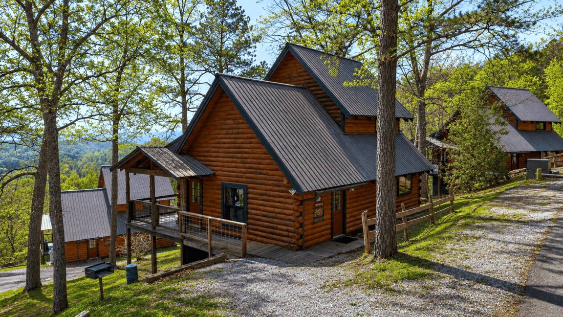 102 M² House ∙ 2 Bedrooms ∙ 6 Guests - Wears Valley, TN