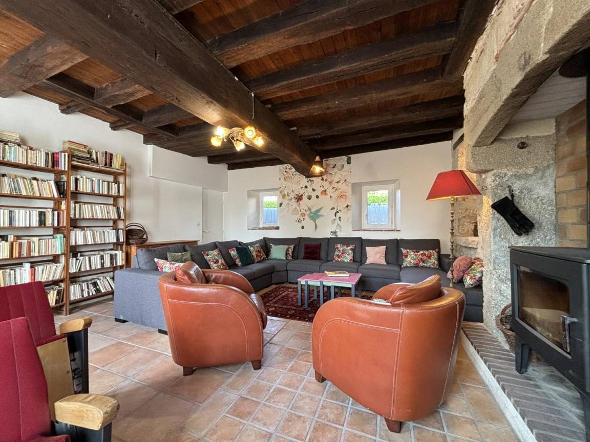 170 M² Gîte ∙ 6 Chambres ∙ 14 Personnes - Auvergne