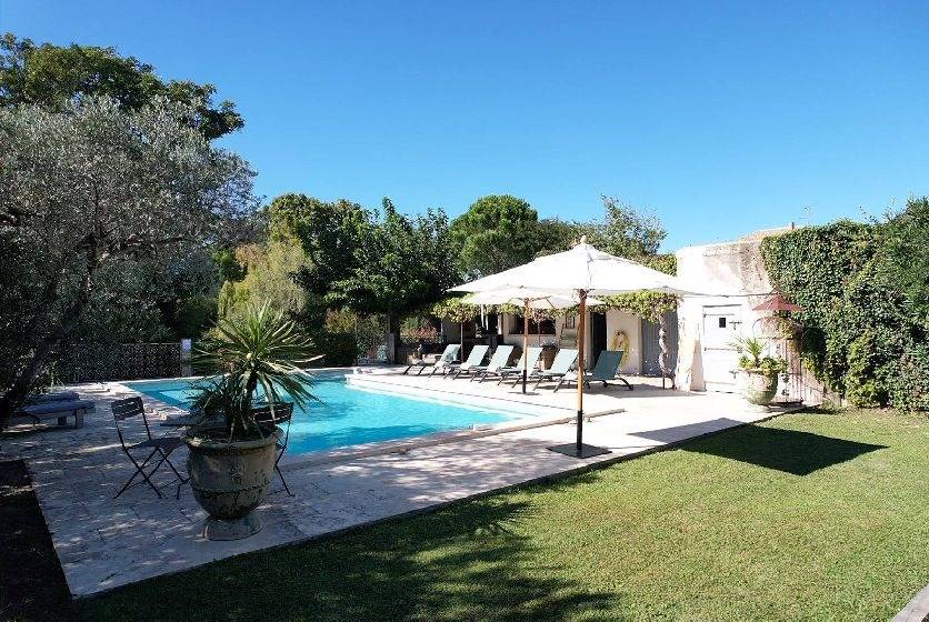 200 M² Villa ∙ 4 Chambres ∙ 11 Personnes - Beaucaire
