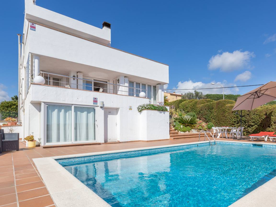 300 M² Villa ∙ 5 Bedrooms ∙ 10 Guests - Blanes
