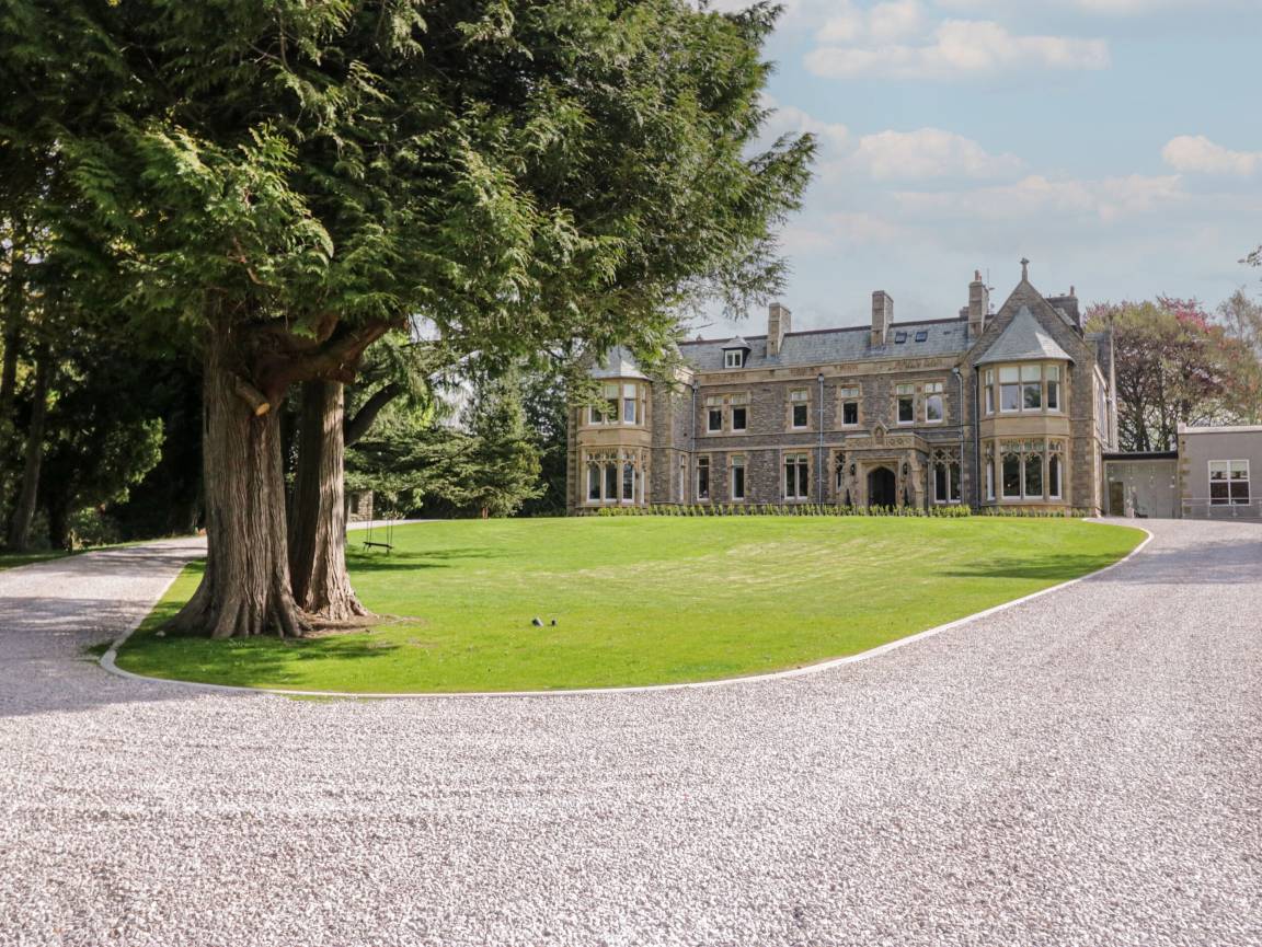 Cottage ∙ 15 Bedrooms ∙ 32 Guests - Lancashire