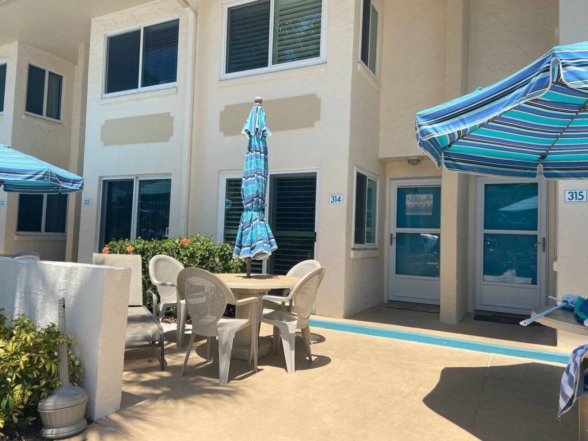Condo ∙ 2 Bedrooms ∙ 8 Guests - Siesta Key, FL