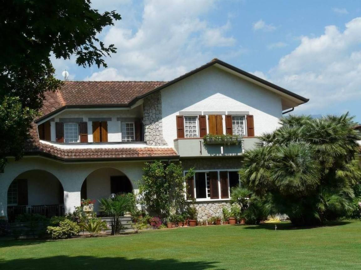 600 M² Talo ∙ 6 Makuuhuonetta ∙ 10 Vierasta - Massa