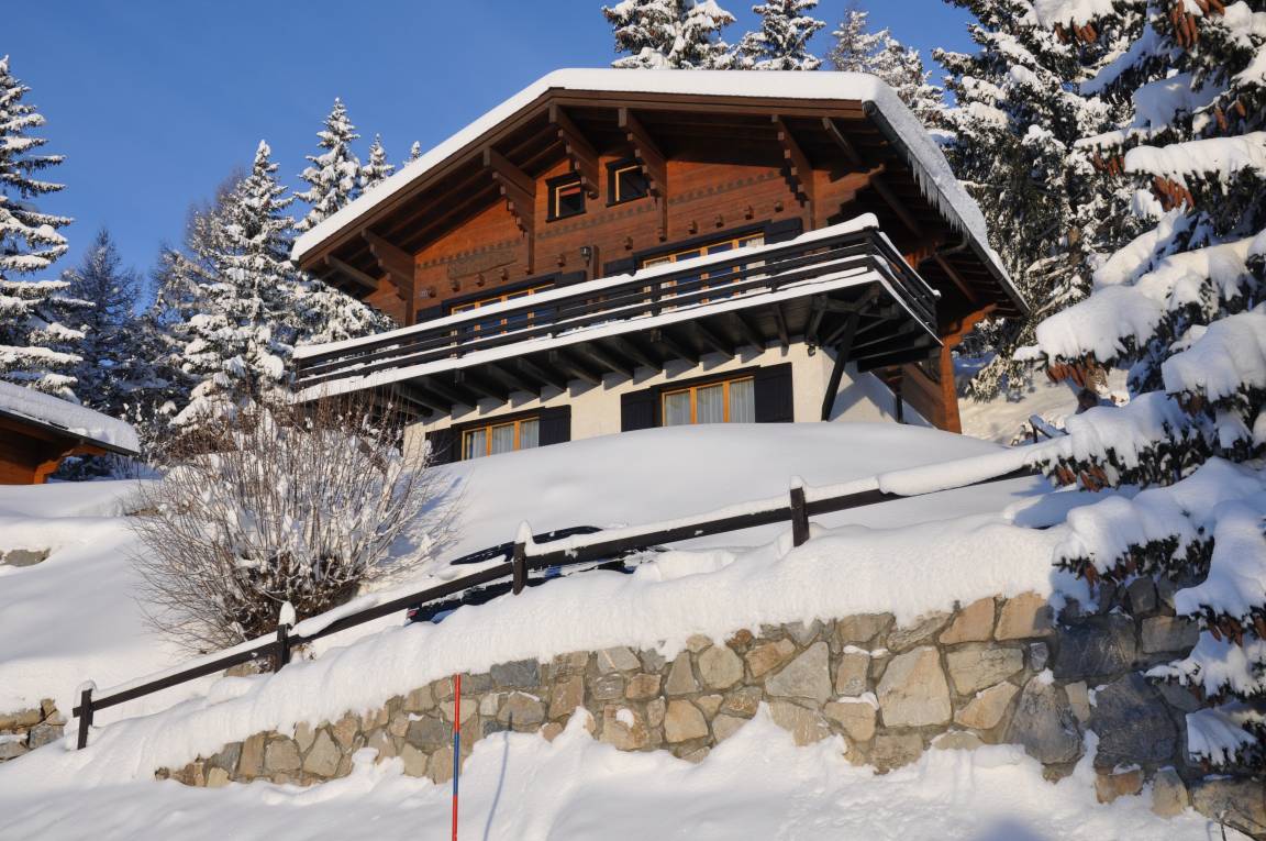 Chalet ∙ 5 Bedrooms ∙ 10 Guests - Switzerland