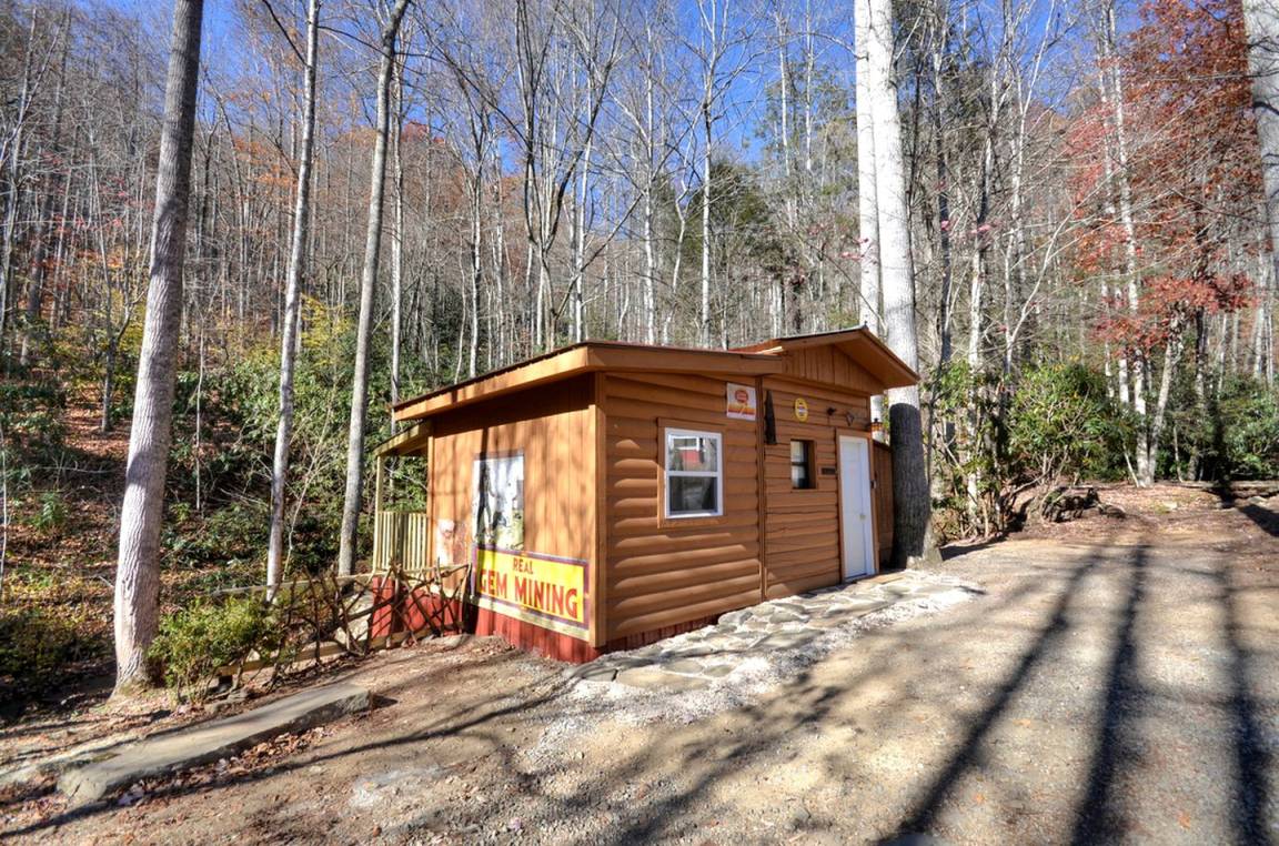 House ∙ 1 Bedroom ∙ 2 Guests - Cherokee, NC