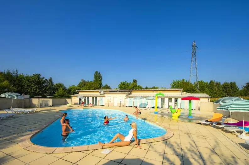 30 M² Caravan ∙ 2 Bedrooms ∙ 4 Guests - Erstein