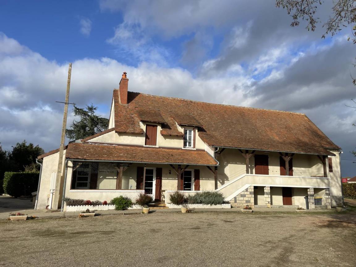 143 M² Gîte ∙ 4 Schlafzimmer ∙ 9 Gäste - Auvergne