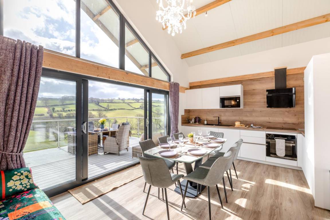 Lodge ∙ 4 Bedrooms ∙ 8 Guests - Wales