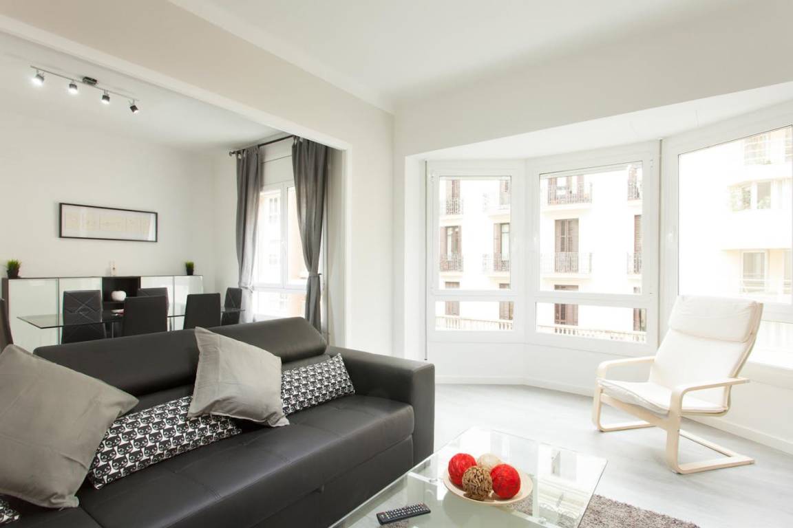 138 M² Apartamento ∙ 3 Habitaciones ∙ 6 Huéspedes - Barcelona