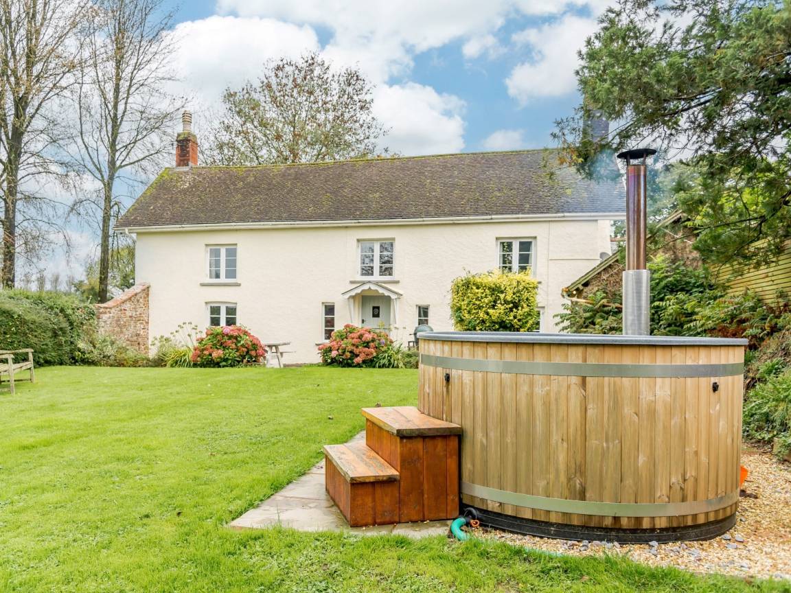 Cottage ∙ 4 Bedrooms ∙ 10 Guests - Devon