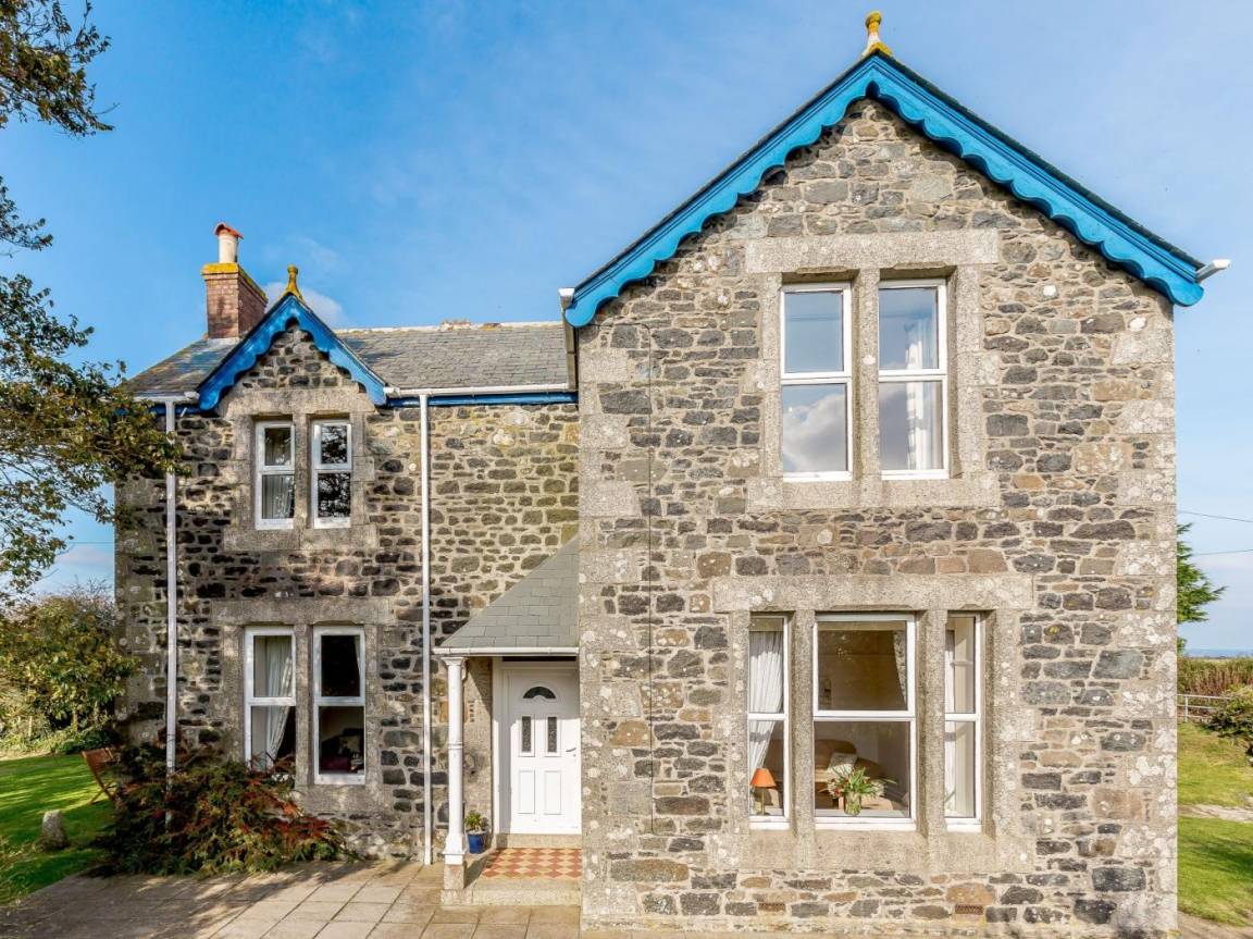 Cottage ∙ 4 Bedrooms ∙ 8 Guests - Falmouth