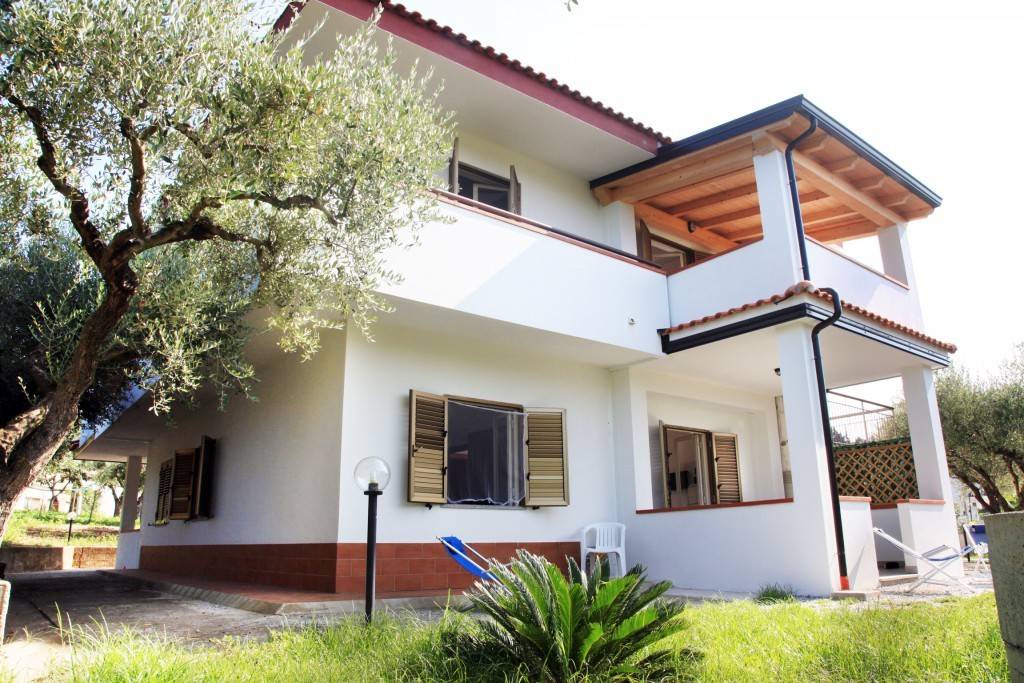 90 M² Apartamento ∙ 2 Habitaciones ∙ 7 Huéspedes - Calabria