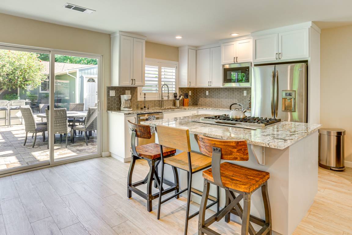 111 M² House ∙ 2 Bedrooms ∙ 4 Guests - Redding, CA