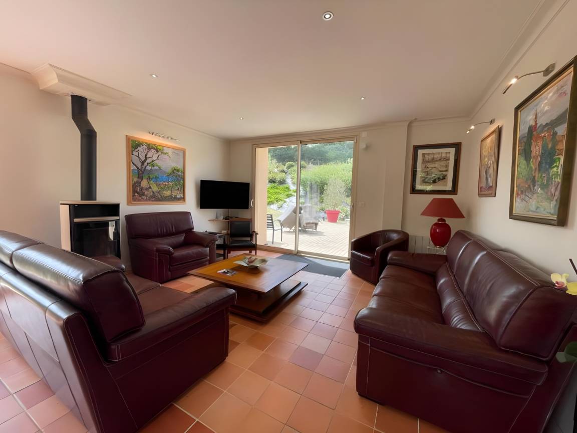 300 M² House ∙ 5 Bedrooms ∙ 15 Guests - La Flèche