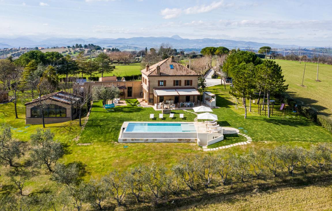350 M² House ∙ 5 Bedrooms ∙ 10 Guests - Macerata