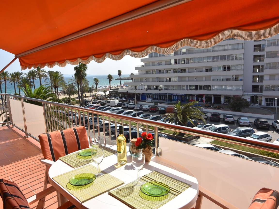 80 M² Apartment ∙ 3 Bedrooms ∙ 6 Guests - Roses