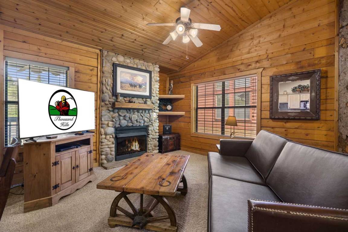62 M² Cabin ∙ 1 Bedroom ∙ 4 Guests - Branson, MO