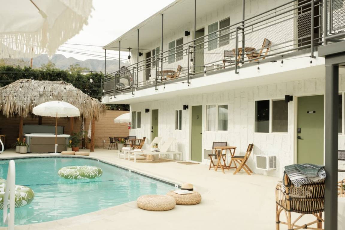 Villa ∙ 9 Habitaciones ∙ 22 Huéspedes - Palm Springs, CA