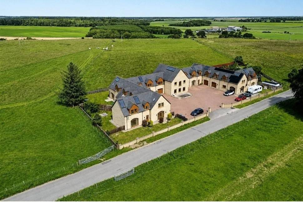 85 M² House ∙ 5 Bedrooms ∙ 10 Guests - Elgin
