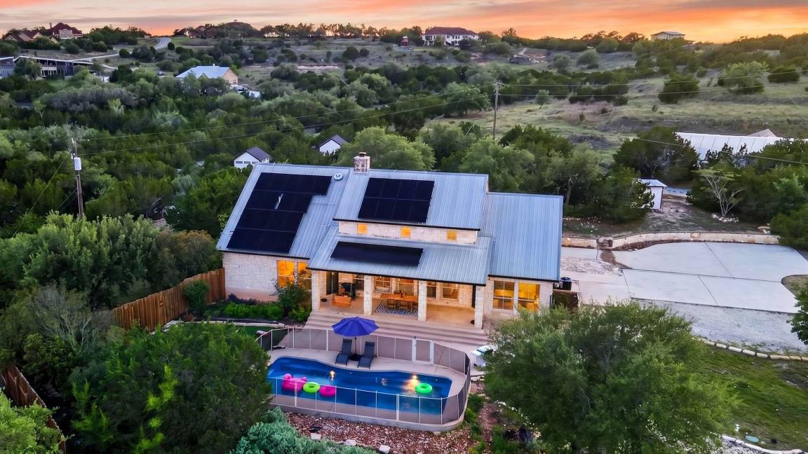 272 M² House ∙ 5 Bedrooms ∙ 16 Guests - Dripping Springs, TX