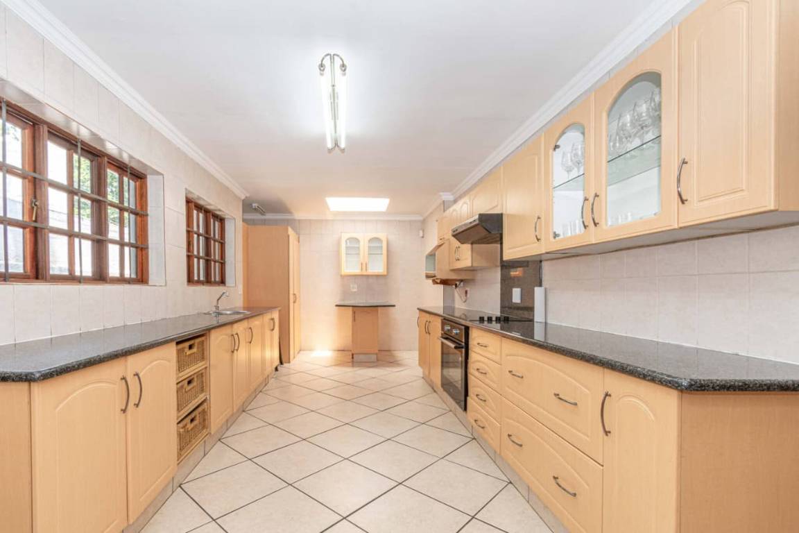 300 M² House ∙ 4 Bedrooms ∙ 8 Guests - Alexandra, South Africa