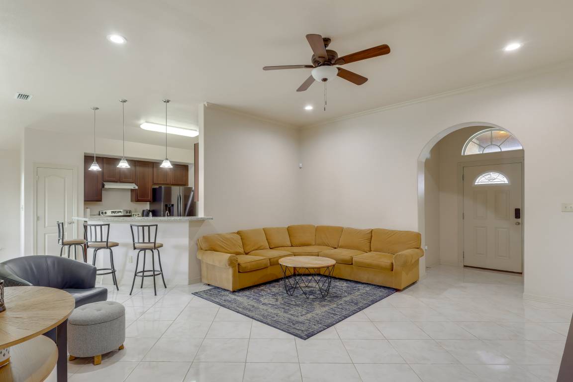 162 M² House ∙ 3 Bedrooms ∙ 6 Guests - Brownsville, TX