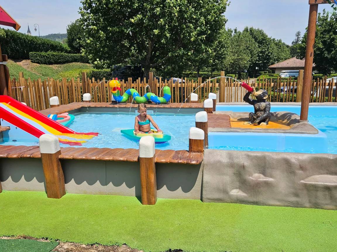 40 M² Caravan ∙ 2 Bedrooms ∙ 6 Guests - Fleurie