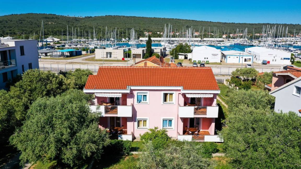 48 M² Ferienwohnung ∙ 2 Schlafzimmer ∙ 6 Gäste - Sukošan