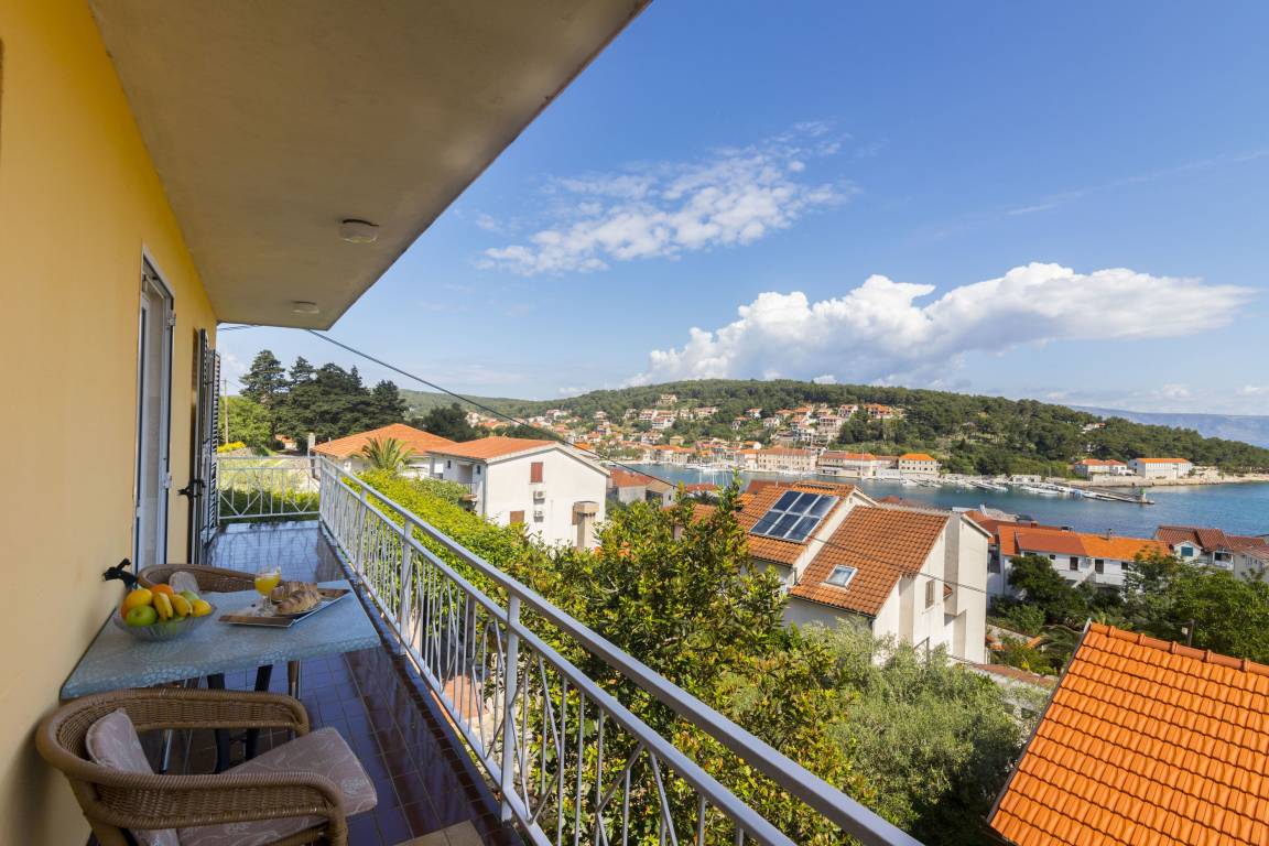 100 M² Ferienwohnung ∙ 3 Schlafzimmer ∙ 6 Gäste - Jelsa